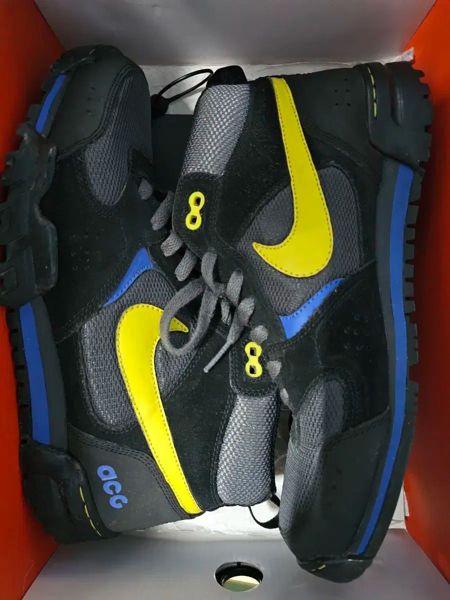 270 NIKE ACG PYROCLAST MID - メルカリ