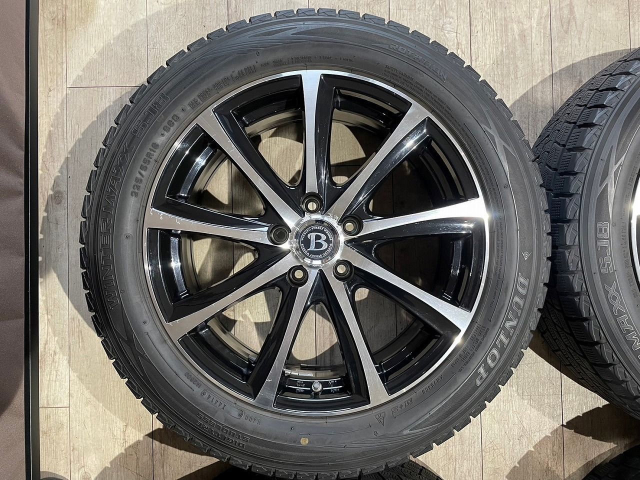 【2404010】スタッドレス BIGWAY B-win ZENATO-9 18インチ 7J +38 PCD114.3 5H + DUNLOP WINTER MAXX SJ8 225 ...