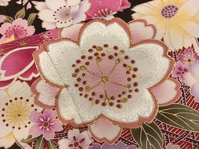 平和屋着物○豪華振袖 駒刺繍 舞桜文 暈し染め 黒地 金彩 京都きもの