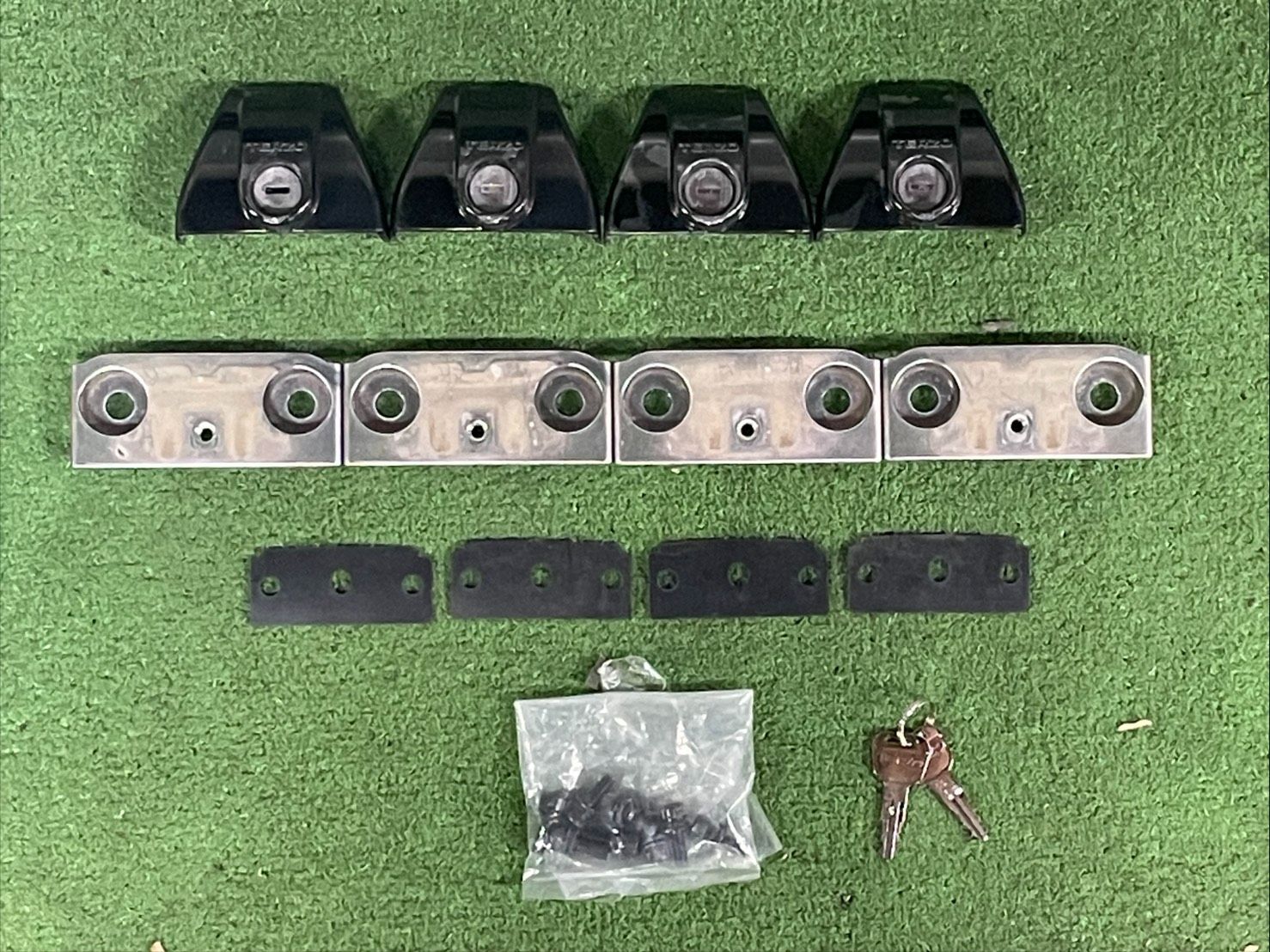 【良好品！】ニッサン NV350 キャラバン用 TERZO ルーフレール バー ベースブラケット 品番:TERZO DR20/TP2584/EF-DRX ルーフボックス 即納 - メルカリ