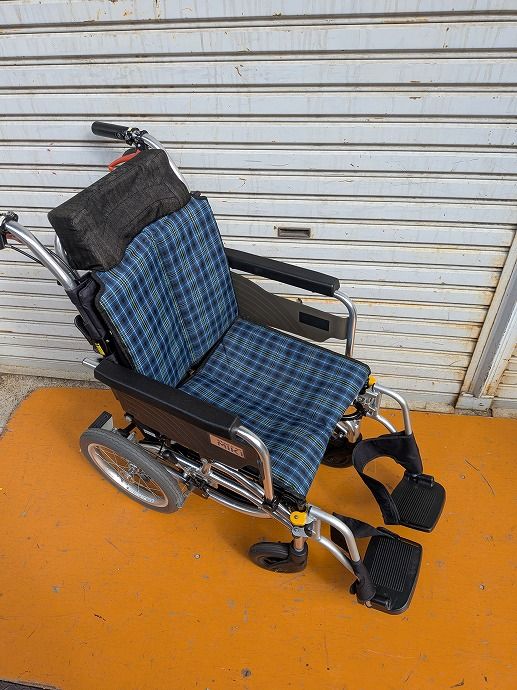 送料無料（一部地域を除く） ワケアリ MIKI ミキ 介助式リクライニング車椅子 ティルト スキット7 SKT-7 km-25-1119-04 ...