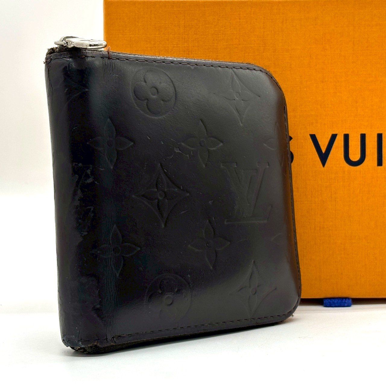 黒革に宿る風格】 Louis Vuitton ルイヴィトン 二つ折り財布 ラウンド