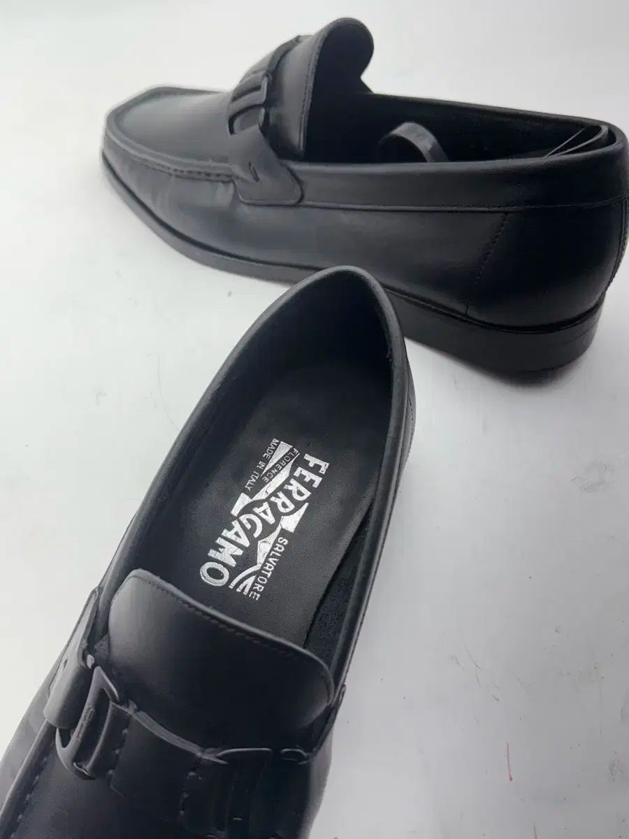 正規品)FERRAGAMO フェラガモ270 - メルカリ