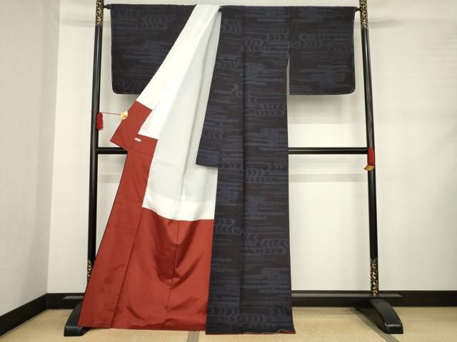 平和屋着物○本場結城紬 重要無形文化財 80亀甲 エ霞文 証紙付き