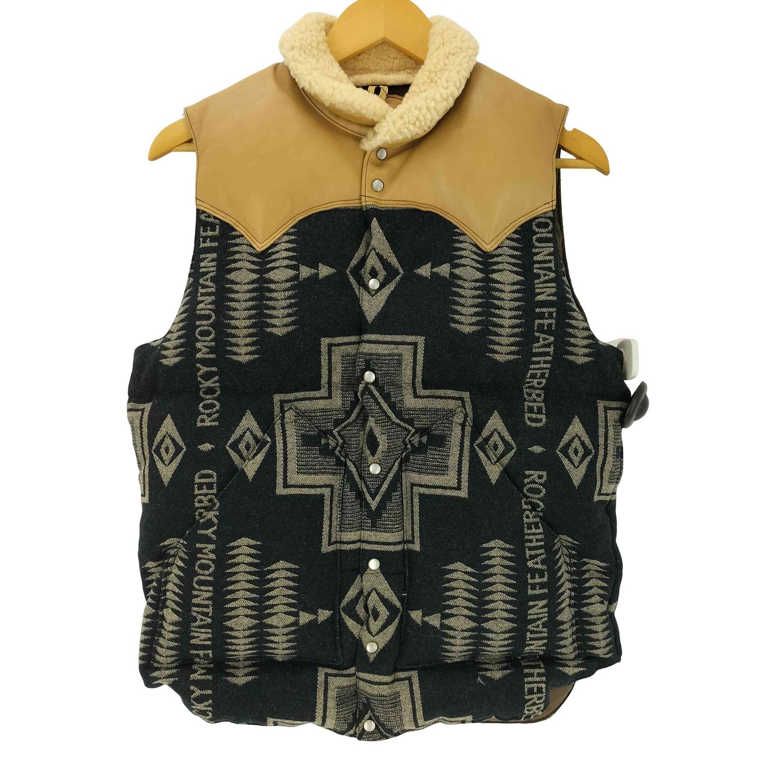 Rocky Mountain FeatherBed(ロッキーマウンテンフェザーベッド) CHRISTY VEST クリスティ ベスト ネイティブ柄  メンズ US：38 【中古】【ブランド古着バズストア】 ロッキーマウンテンフェザーベッド Rocky Mountain FeatherBed CHRISTY