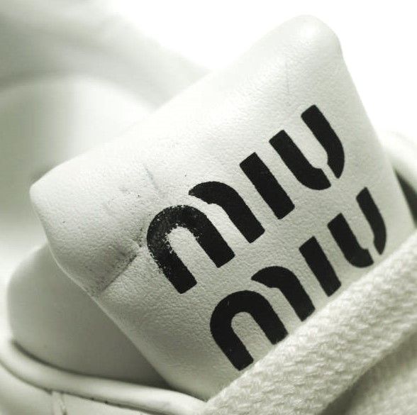 MIU MIU ミュウミュウ イタリア製 ロゴプリント レザーローカット