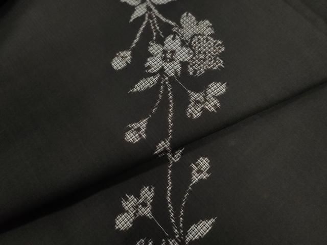 平和屋着物○本場大島紬 割り込み絣 地空き 草花文 正絹 逸品