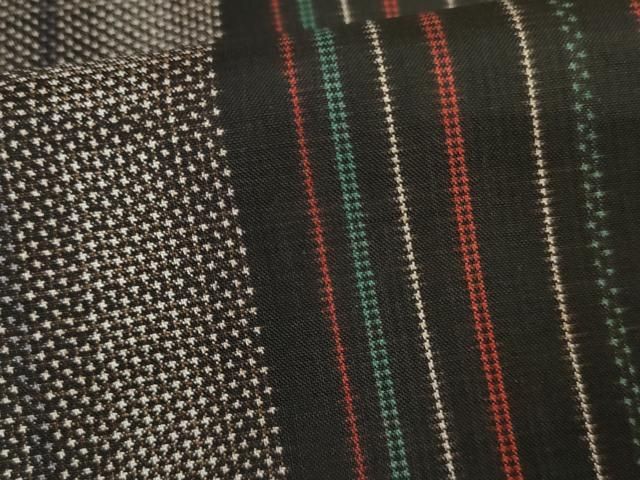 平和屋着物○都喜ヱ門 本場大島紬 純泥染め 手織り 一元絣 線のリズム