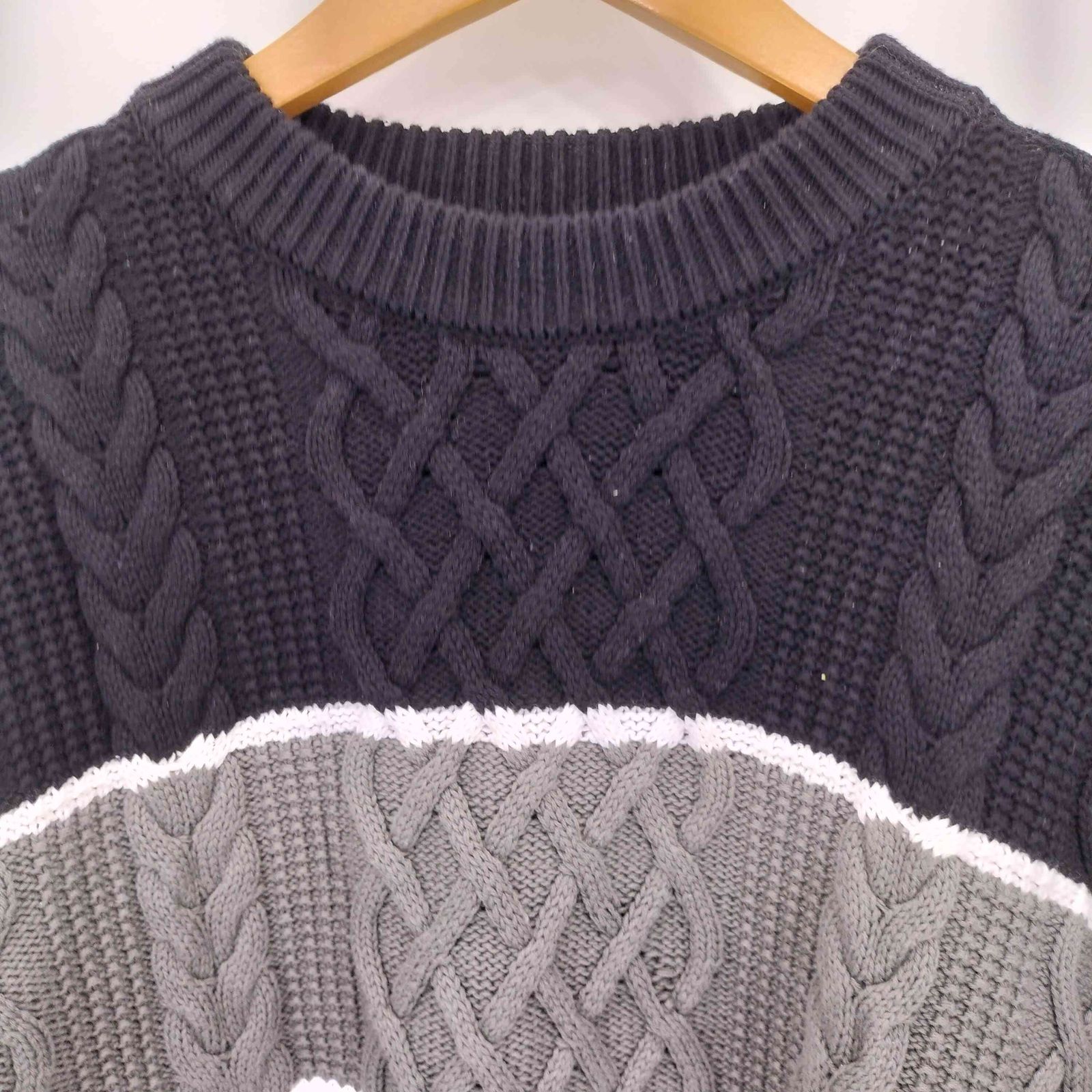 NEIGHBORHOOD(ネイバーフッド) BORDER CABLE KNIT ボーダー ケーブル クルーネックニット メンズ import：S 【中古】【ブランド古着バズストア】 ネイバーフッド NEIGHBORHOOD BORDER CABLE KNIT ボーダー ケーブル