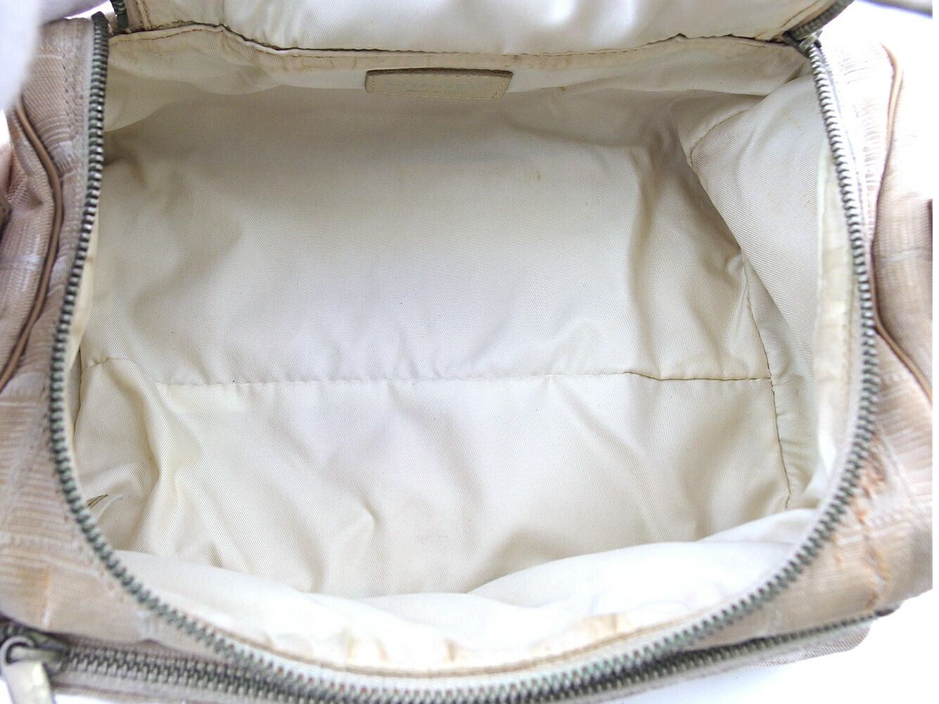 【BIGお買い物ラリー★30%OFFセール中】シャネル CHANEL ポーチニュートラベルライン オールドシャネル ベージュ シルバー レディース 中古 最大30％OFF☆新春セール】シャネル CHANEL ポーチ ニュートラベル