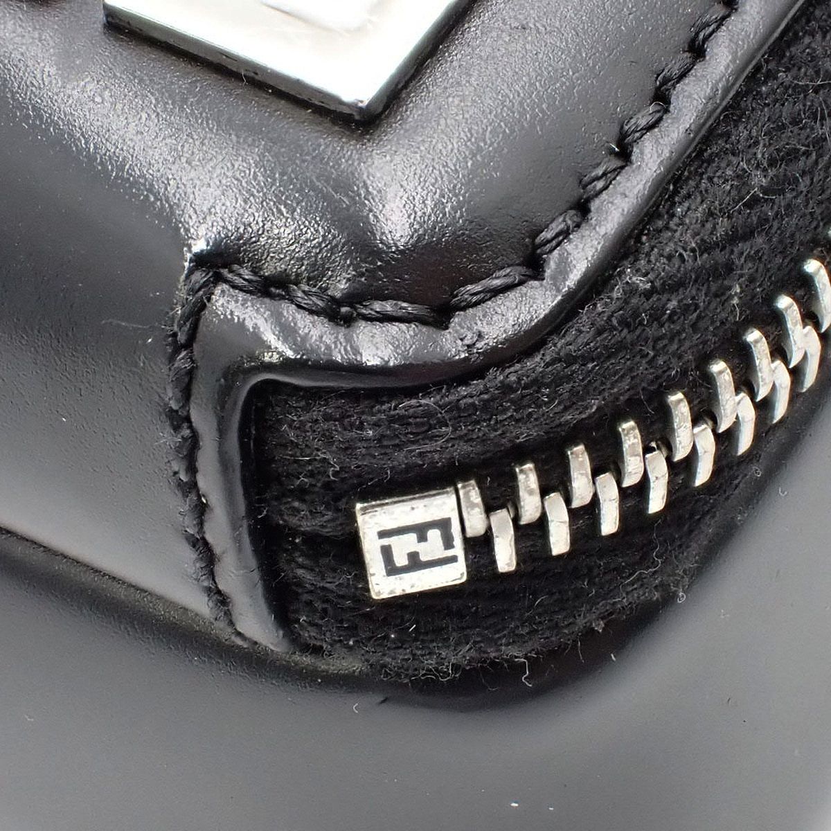 FENDI(フェンディ) カメラバッグ ショルダーバッグ 肩掛け 斜め掛け