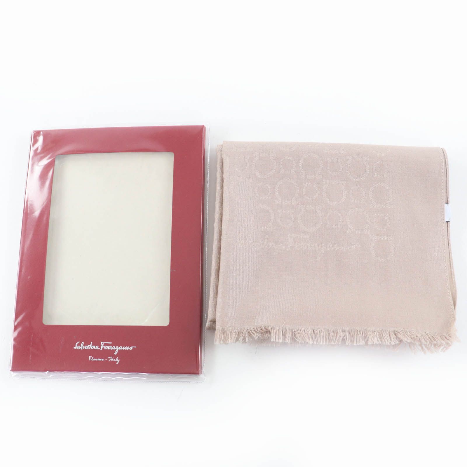 未使用品☆Salvatore Ferragamo サルヴァトーレフェラガモ ウール シルク ガンチーニ柄 フリンジ付 ストール ベージュ 伊製 レディース 未使用品☆Salvatore Ferragamo サルヴァトーレフェラガモ ウール