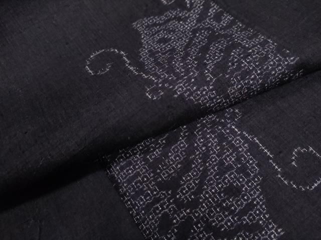 平和屋着物○本場結城紬 重要無形文化財 80亀甲 飛び亀甲柄 舞蝶文