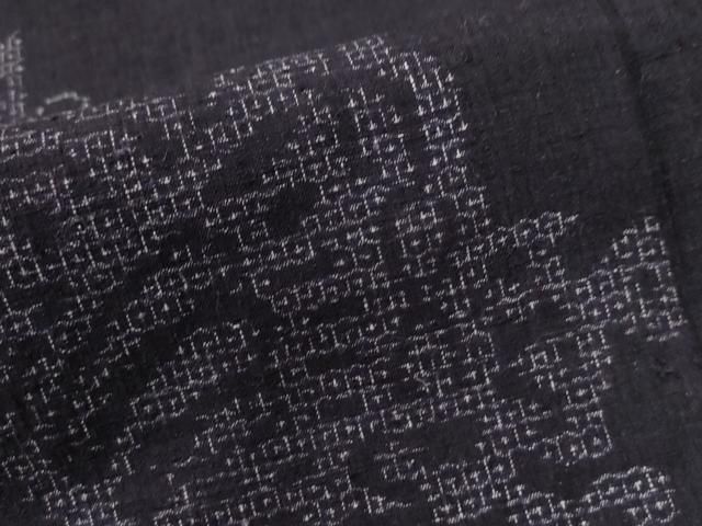 平和屋着物○本場結城紬 重要無形文化財 80亀甲 飛び亀甲柄 舞蝶文