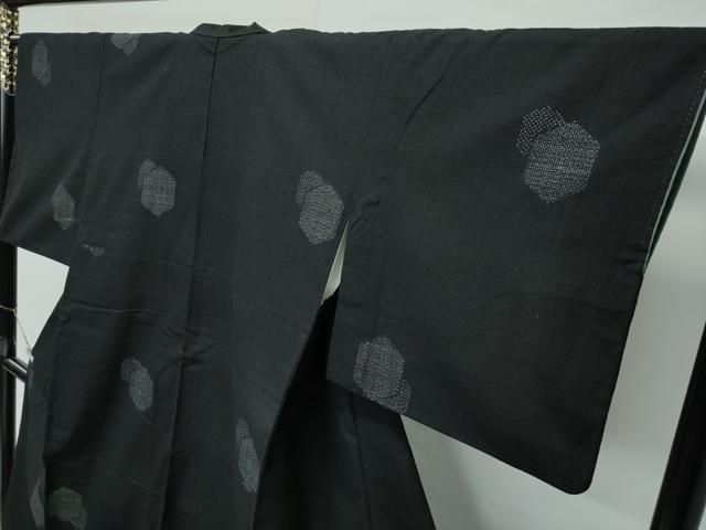 平和屋着物○極上 本場結城紬 重要無形文化財 80亀甲 飛び亀甲柄 亀甲