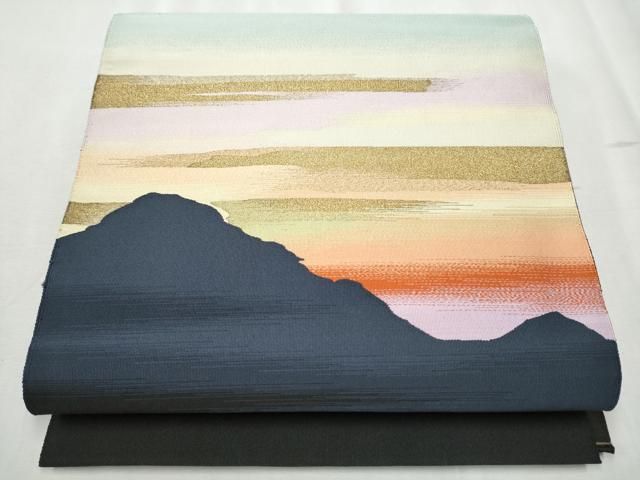 平和屋着物○爪掻き本綴れ 八寸名古屋帯 遠山霞文 黒地 金糸 正絹 逸品