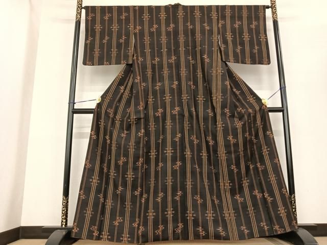 平和屋着物○国指定重要無形文化財 本場久米島紬 手織 琉球絣 正絹