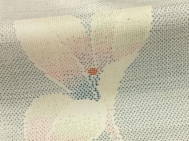 平和屋着物○本場大島紬 白大島 カタス9マルキ 舞花文 正絹 逸品 未