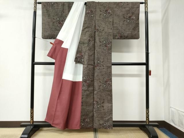 平和屋着物○本場大島紬 7マルキ 泥染め 吉祥花唐草文 川口広昭作 証紙