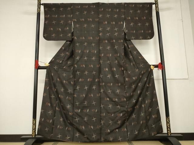 平和屋着物○国指定重要無形文化財 本場久米島紬 手織 琉球絣文様 正絹