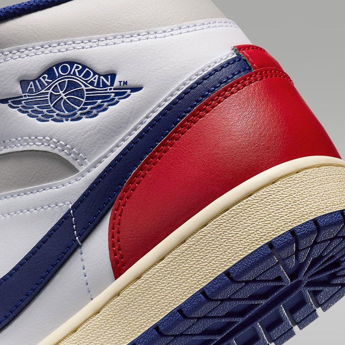 ナイキ] エア ジョーダン 1 ミッド AIR JORDAN 1 MID ホワイト