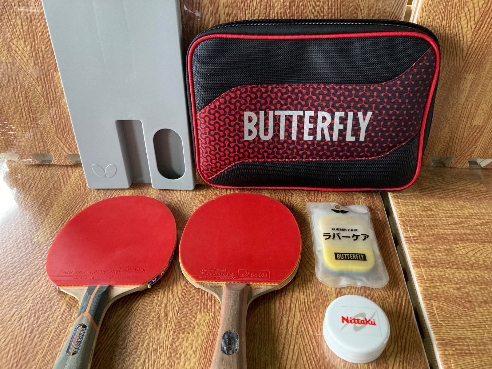 卓球🏓 BUTTERFLYラケットカバー&ラケット STIGAラケットNittakuラバー - メルカリ