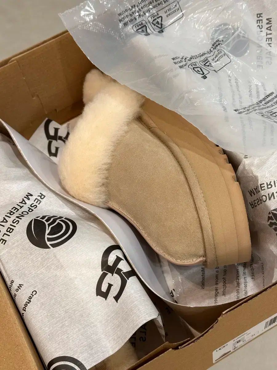 【雷市場（ポンジャン）商品韓国直送】 UGG(アグ) ディスケット サンド カラー 230 サイズ ( US6 ） - メルカリ