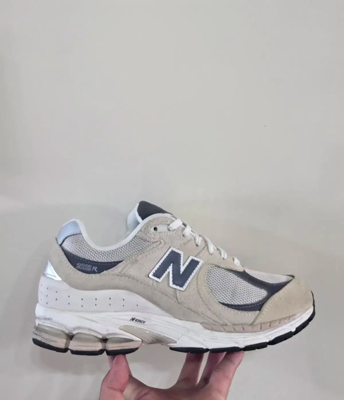 270 New Balance(ニューバランス) 2002R クラシック サンドストーンライトベージュ - メルカリ