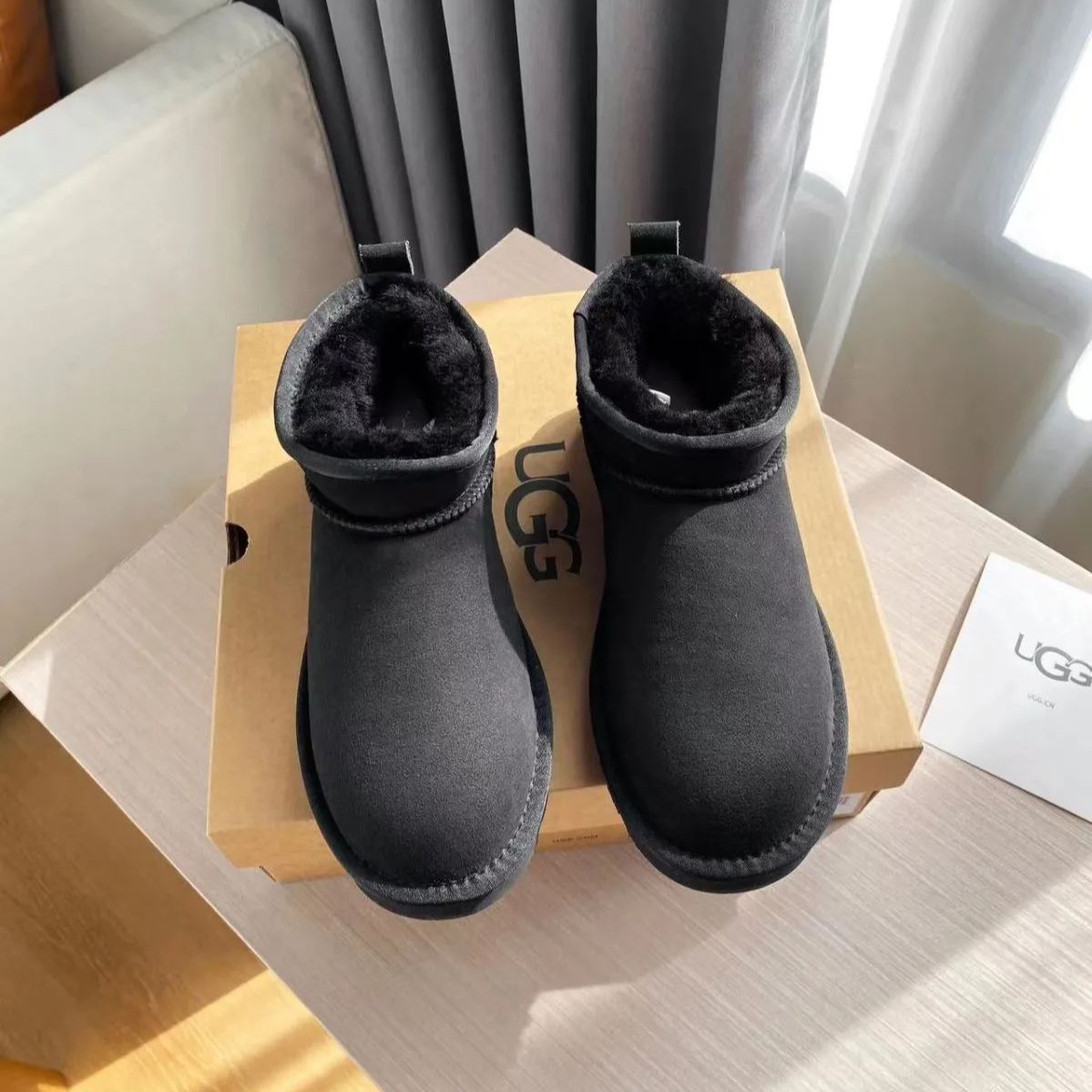 新品未使用 アグ UGG CLASSIC UL TRA MINI ブーツ - メルカリ