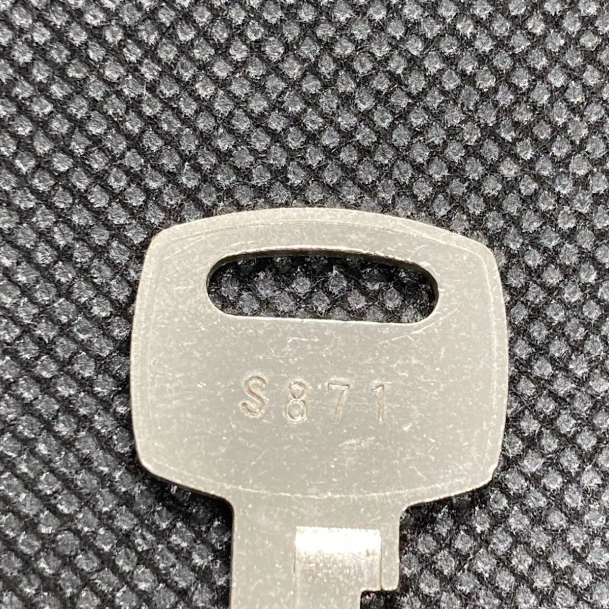 オフィス家具 鍵 中古 コクヨ S871 書庫 ロッカー メーカー純正 - メルカリ