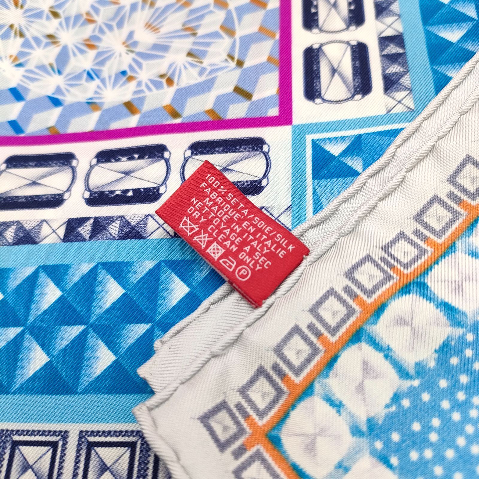 □新品□未使用□ Baccarat バカラ シルク100% 総柄 リボンスカーフ