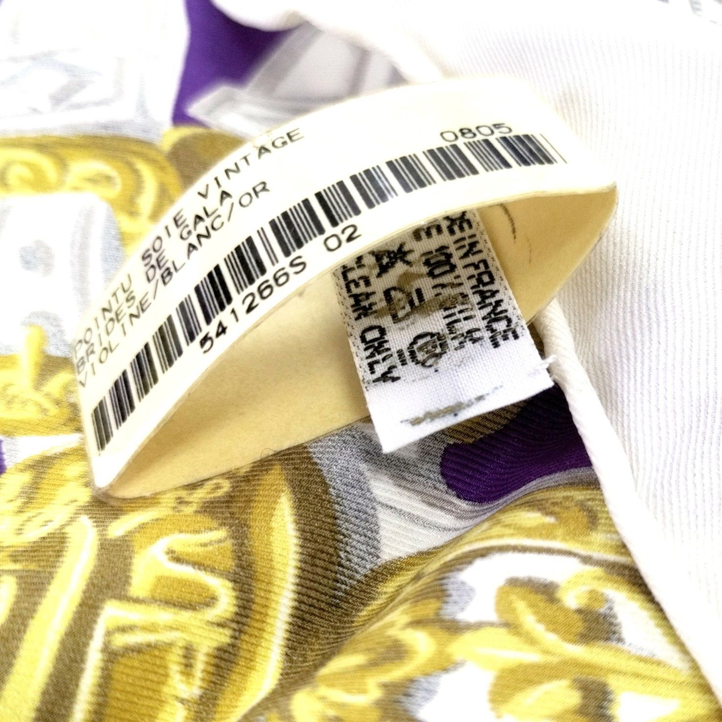 HERMES エルメス スカーフ 三角 ポワントゥ シルク BRIDES de HERMES エルメス スカーフ 三角 ポワントゥ シルク BRIDES de