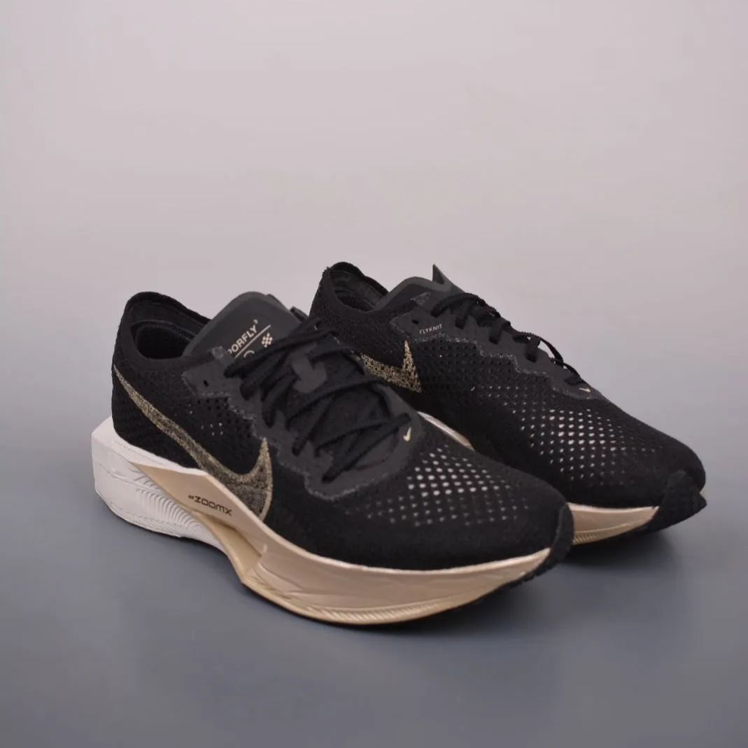 新品 Nike Zoom VaporFly Next 3% DV4129-001 ナイキ ヴェイパーフライ 3 男女兼用 並行輸入品 - メルカリ