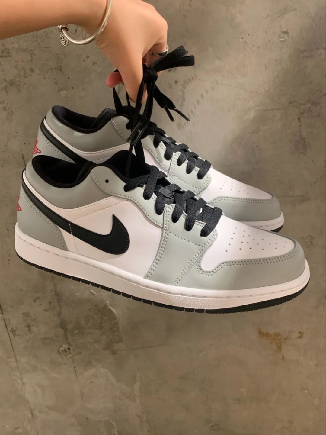 新品 NIKE ナイキ スニーカー ナイキ エア ジョーダン 1 ロー ライト スモークグレー/ジム レッド ホワイト メンズ スニーカー ...