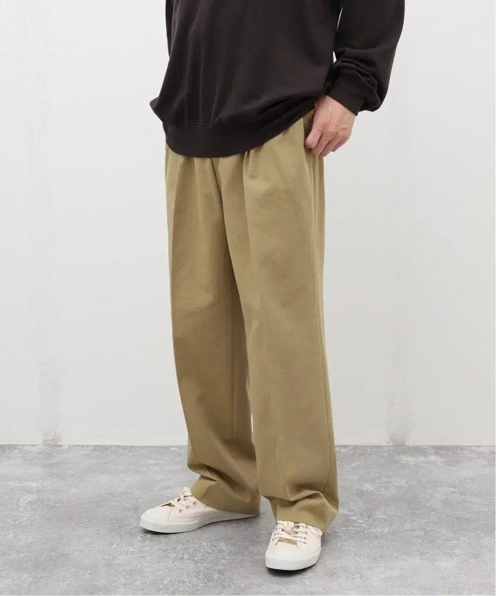 AURALEE(オーラリー) 23fw ウォッシュド ヘビー チノ スラックス 4 - メルカリ