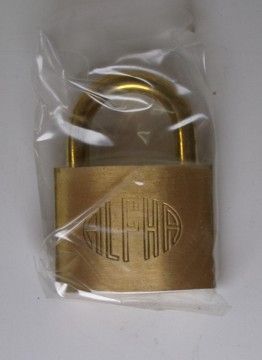 格安 ALPHA CYLINDER PAD-LOCK アルファ シリンダーパッドロック 型番：NO.1000-35 m/m 真鍮製南京錠 鍵 ...