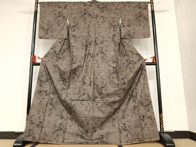 平和屋着物○本場大島紬 泥染め 7マルキ 花唐草文 正絹 逸品 未使用