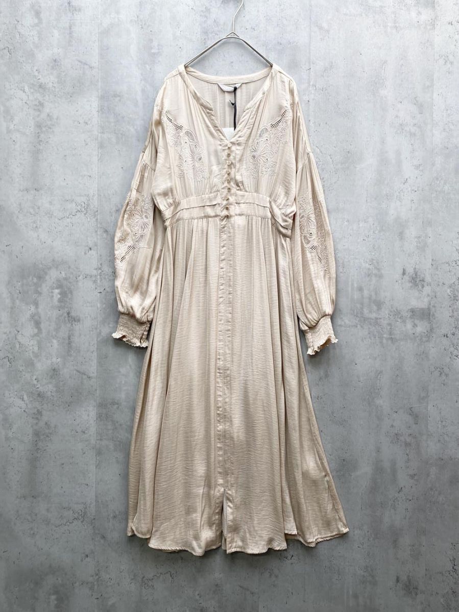 新品訳あり COCO DEAL Luxe ココディールリュクス エンブロイダリーモチーフワンピース 花柄 刺繍 size1/ベージュ レディース - メルカリ