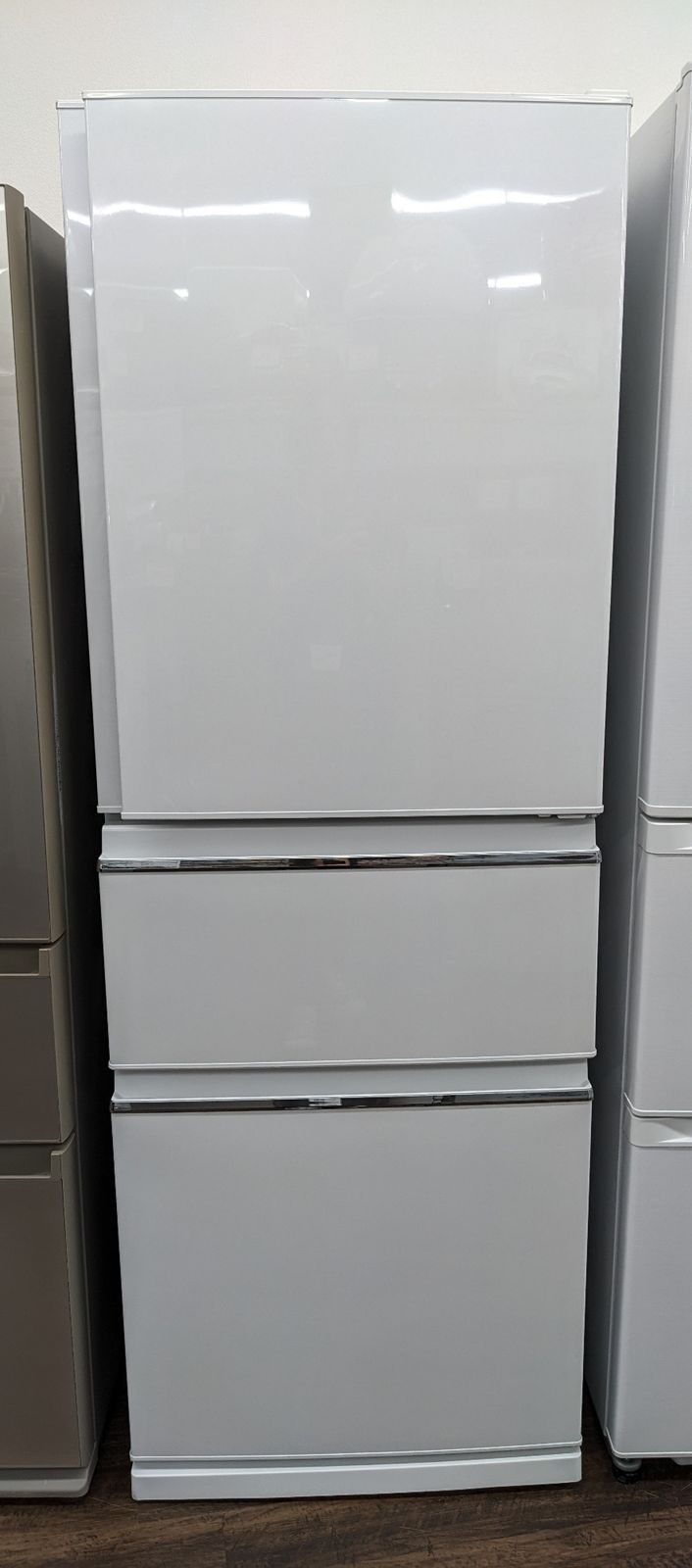 家財便 三菱 3ドア冷蔵庫 MITSUBISHI MR-CX33E-W 330L 2020年製 パールホワイト - メルカリ