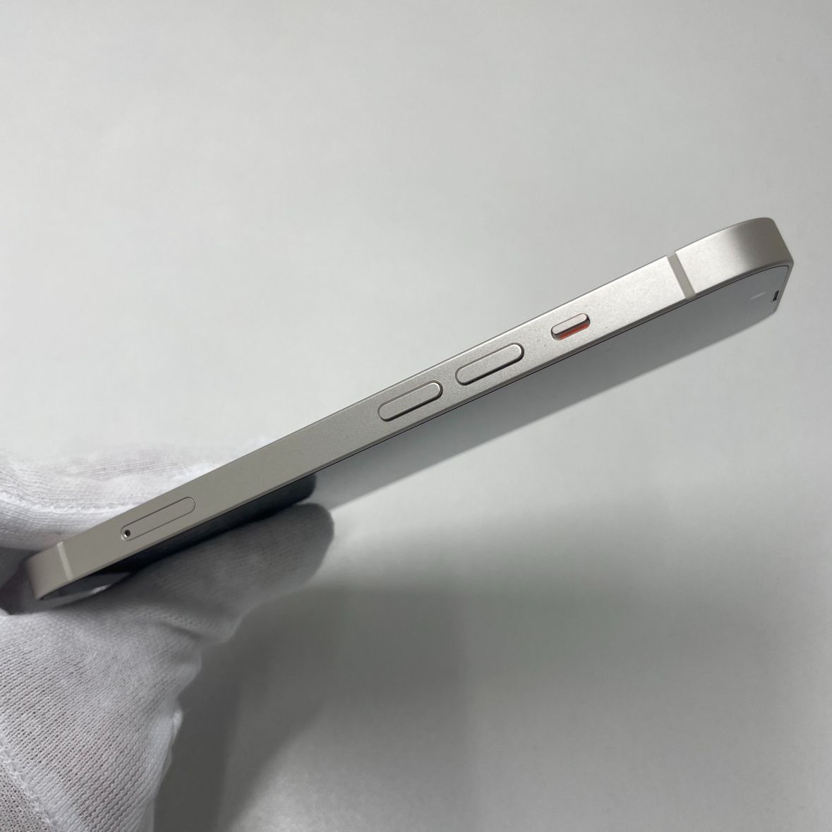 中古品】極美品 アップル iPhone13 128GB MLND3J/A スターライト 中古品】極美品 アップル iPhone13 128GB MLND3J/A スターライト