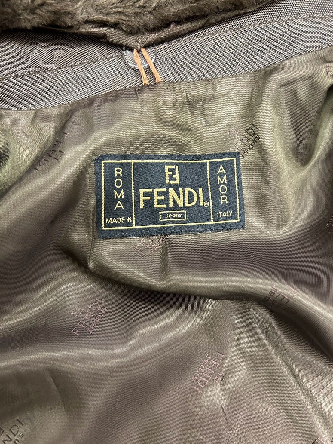 FENDI トレンチコート ファー ロゴ ブラウン コート - メルカリ FENDI トレンチコート ファー ロゴ ブラウン コート - メルカリ