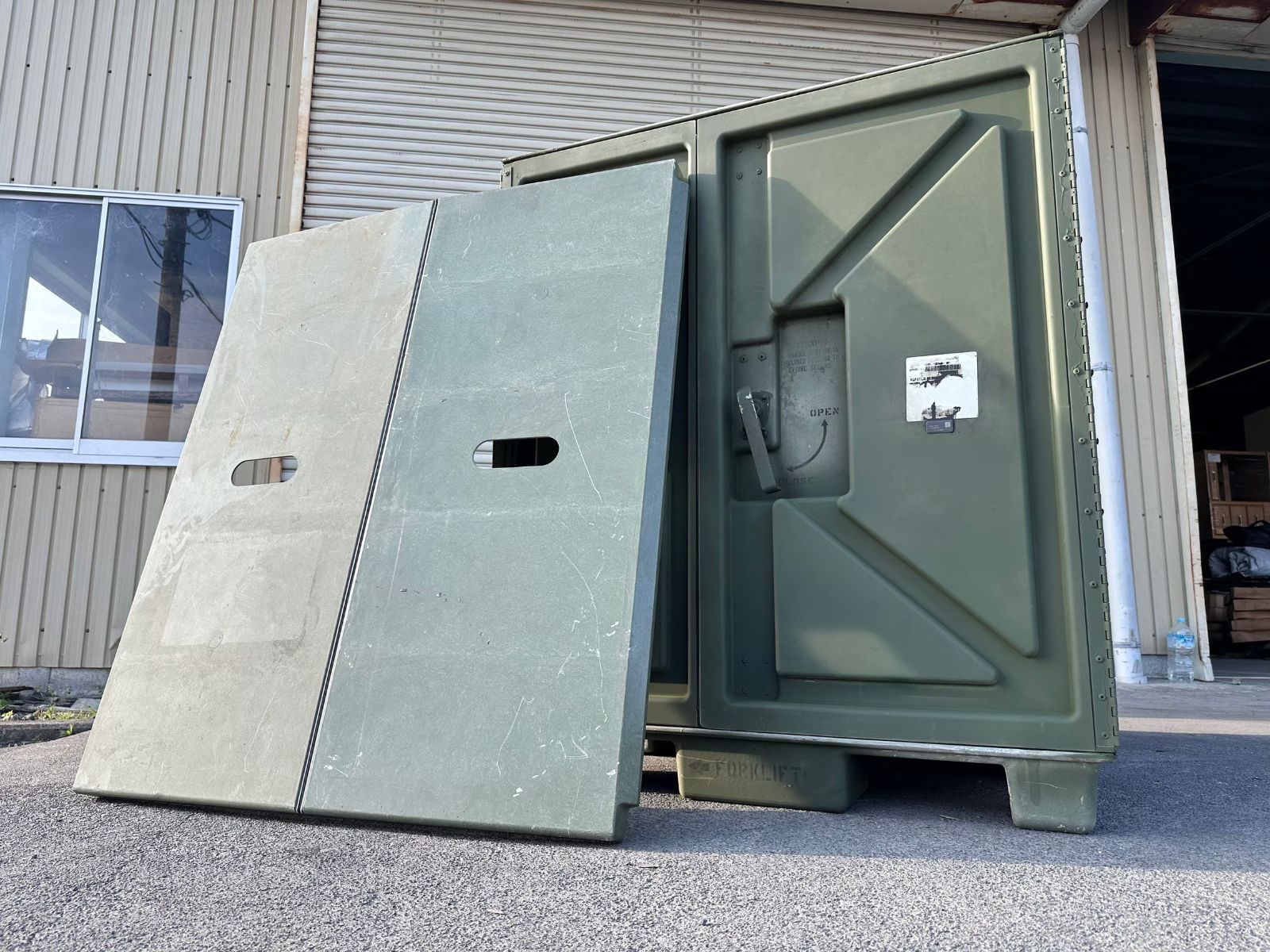 【米軍放出品】専用棚板付きミニコンテナ 道具箱 工具箱 サバゲー ミリタリー USMC PALCON 世田谷ベース 収納庫(E)KD11EM ...