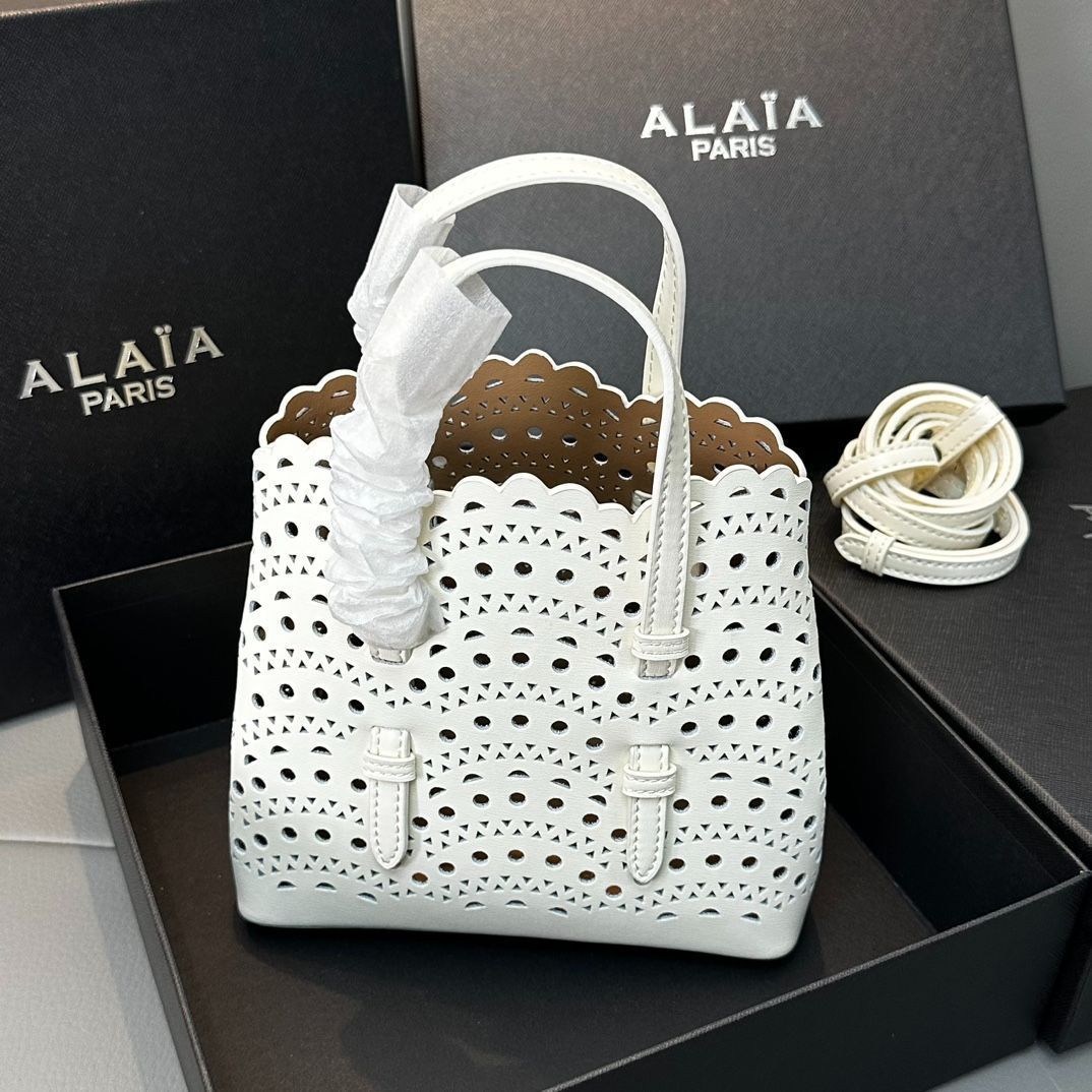 ALAIA新商品トートショッピングバッグ新商品 中空クラフトデザイン #ホワイト - メルカリ
