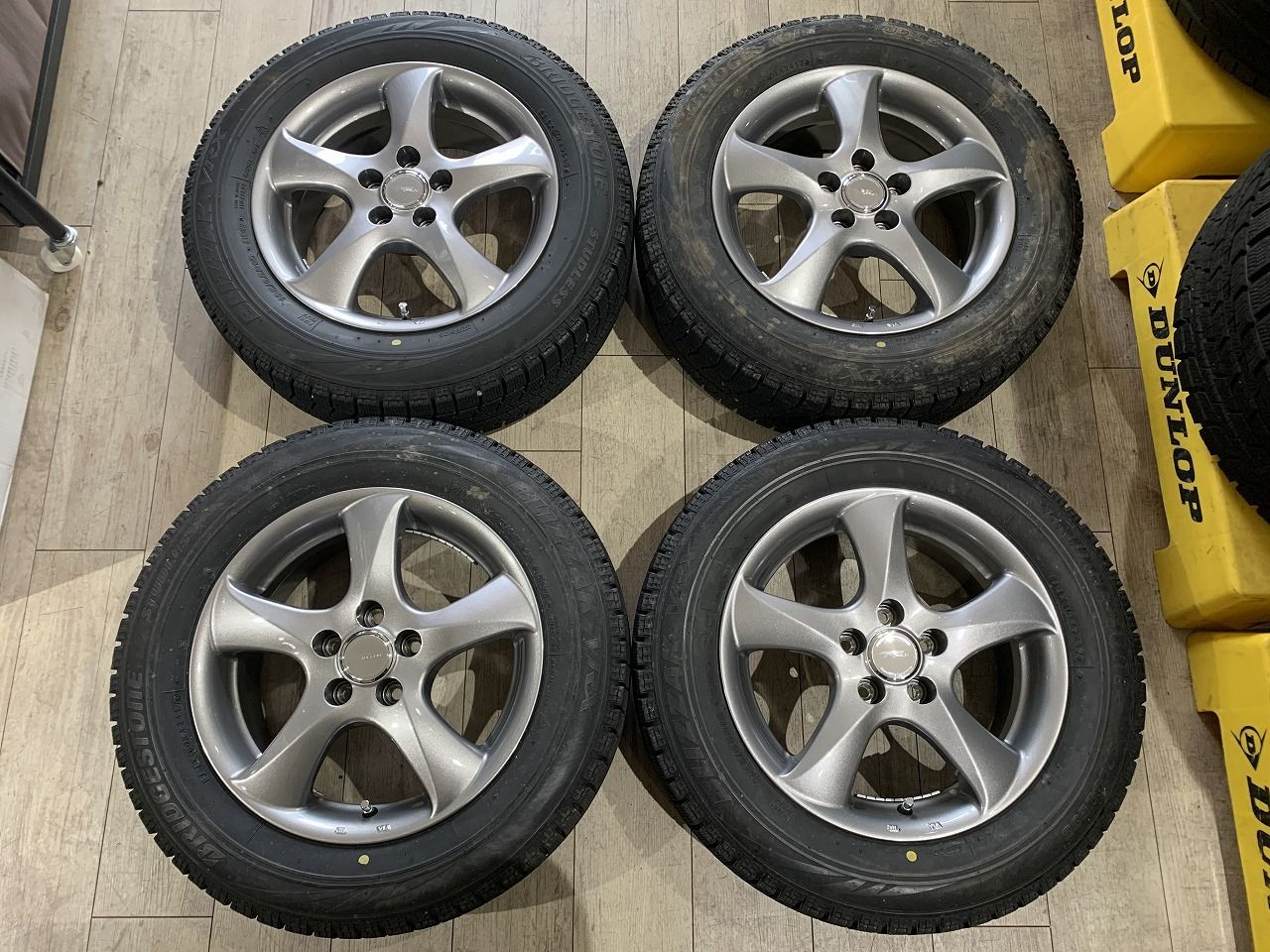 【2501025】スタッドレス BRIDGESTONE TOPRUN RD5 15インチ 6J +43 PCD100 5H ...