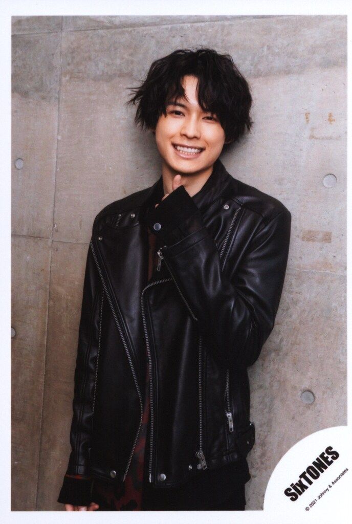 SixTONES 21年 ポートレートシリーズ 松村北斗 公式写真 *1枚 - メルカリ
