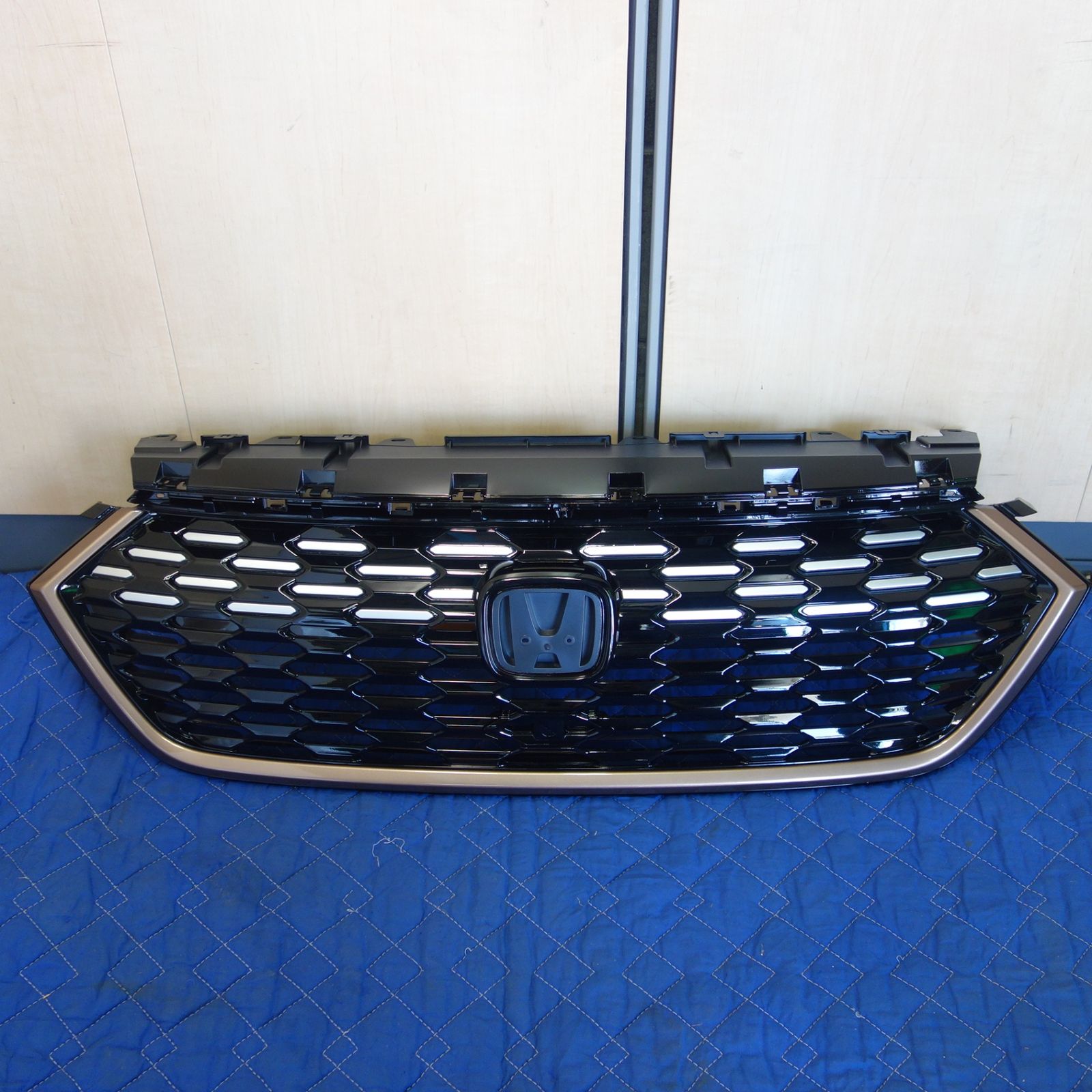 [送料無料] 新車外し☆ホンダ HONDA RV3 RV4 E:HEV EHEV RV5 RV6 ヴェゼル 純正 オプション フロントグリル ...