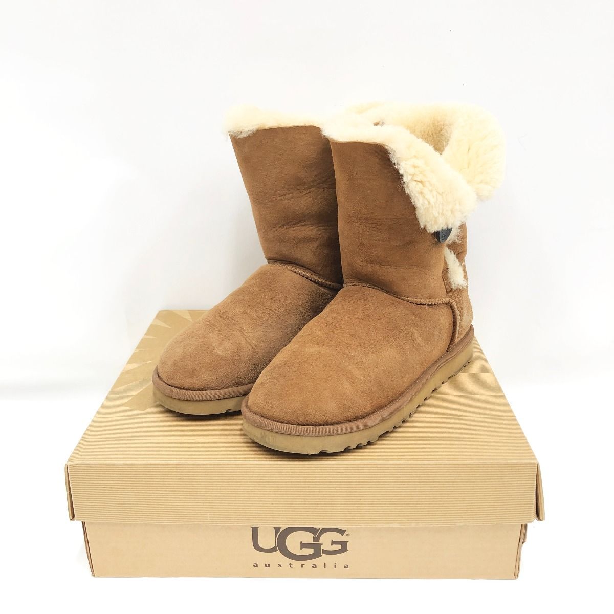 〇〇UGG アグ レディース ムートンブーツ BAILEY BUTTON 25cm 5803 CHESTNUT - メルカリ