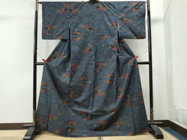平和屋着物●本場大島紬　7マルキ　流水地紙吉祥草花文　正絹　逸品　CAAU1735yc 平和屋着物○本場大島紬 7マルキ 流水地紙吉祥草花文 正絹 逸品