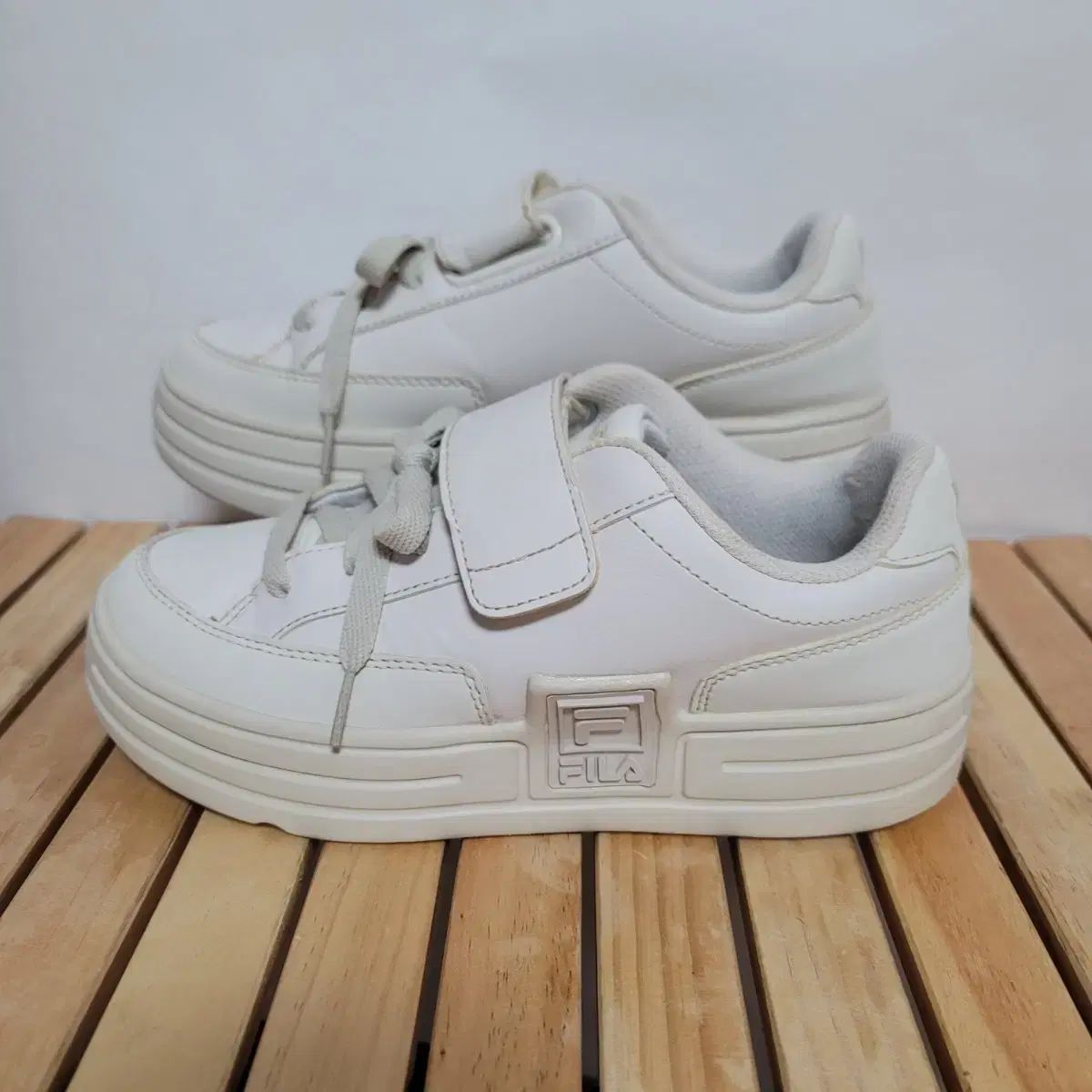 FILA(フィラ) スニーカー 245 - メルカリ