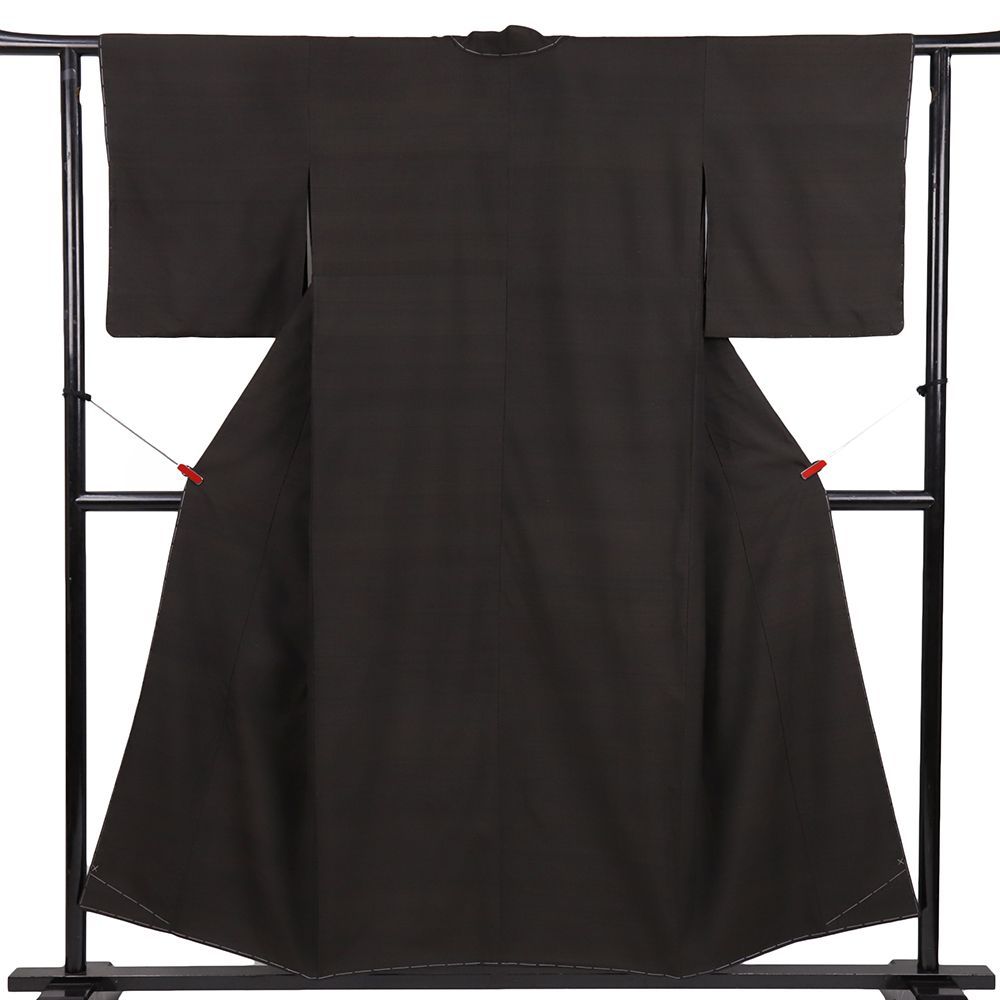 結城紬 奥順 正絹 着物 胴抜き仕立て 真綿紬 焦げ茶 黒 無地 縞 格子 身丈159cm 裄69cm Lサイズ 本湯通し 槌打ち 手縫い お洒 No.i3-0734 - メルカリ